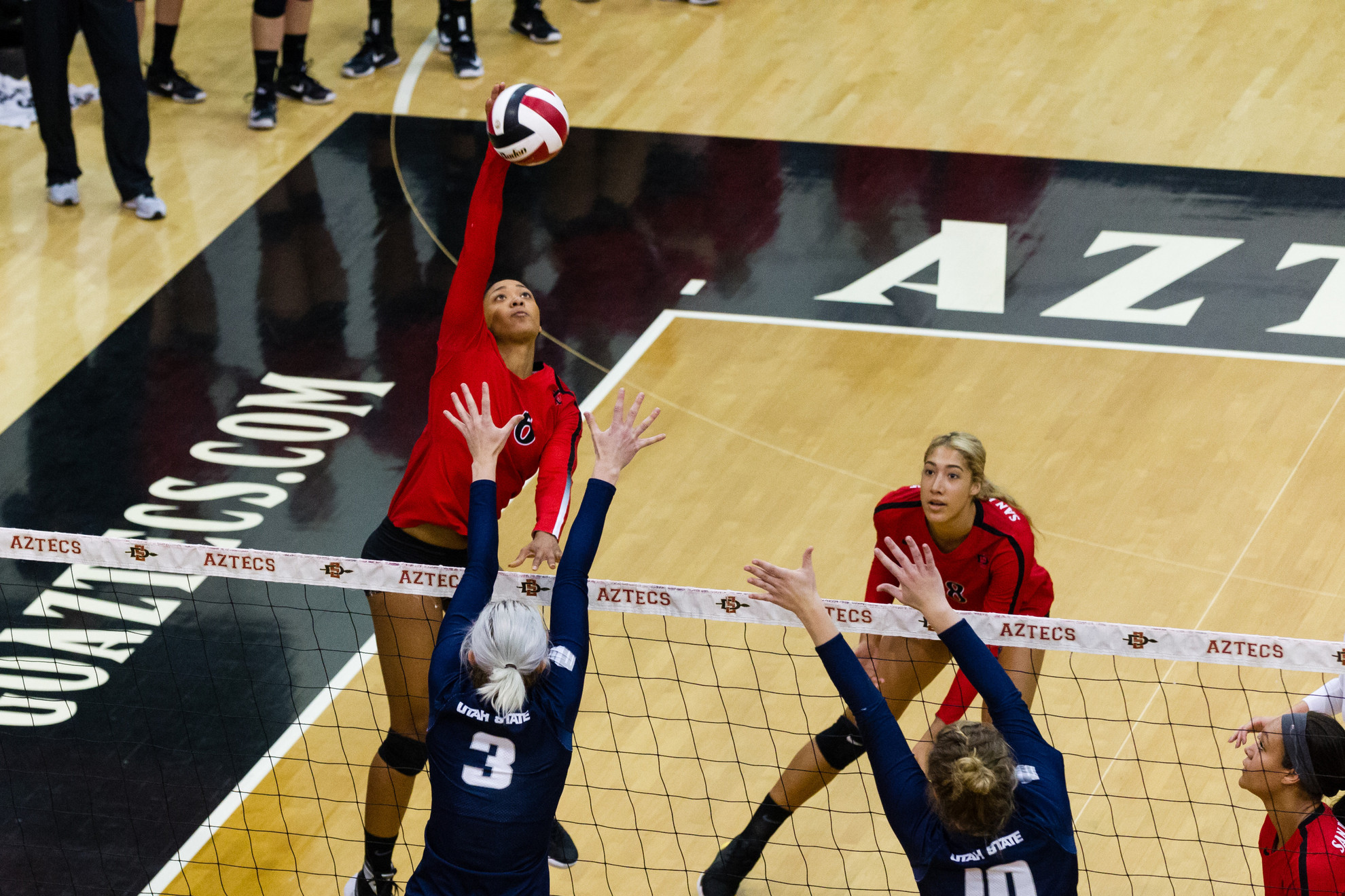Volleyball Wins Third Straight, Downs Nevada - San Diego State Aztecs